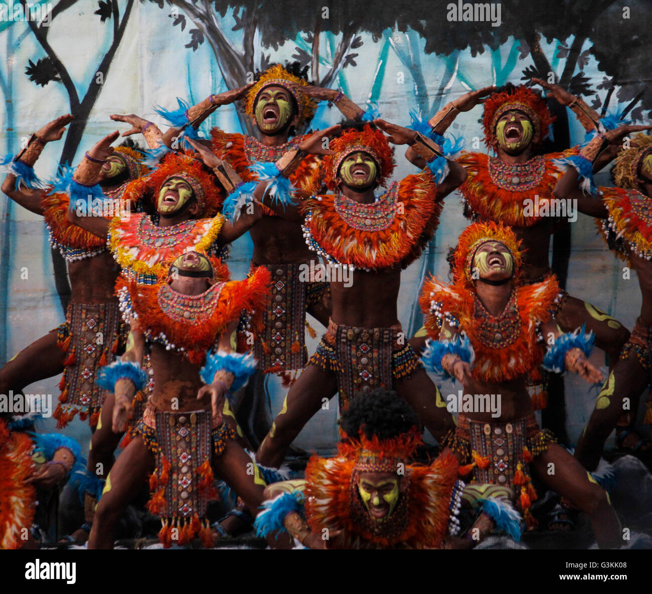 Manila, Philippines. 16th Apr, 2016. The performers of Iloilo's ...