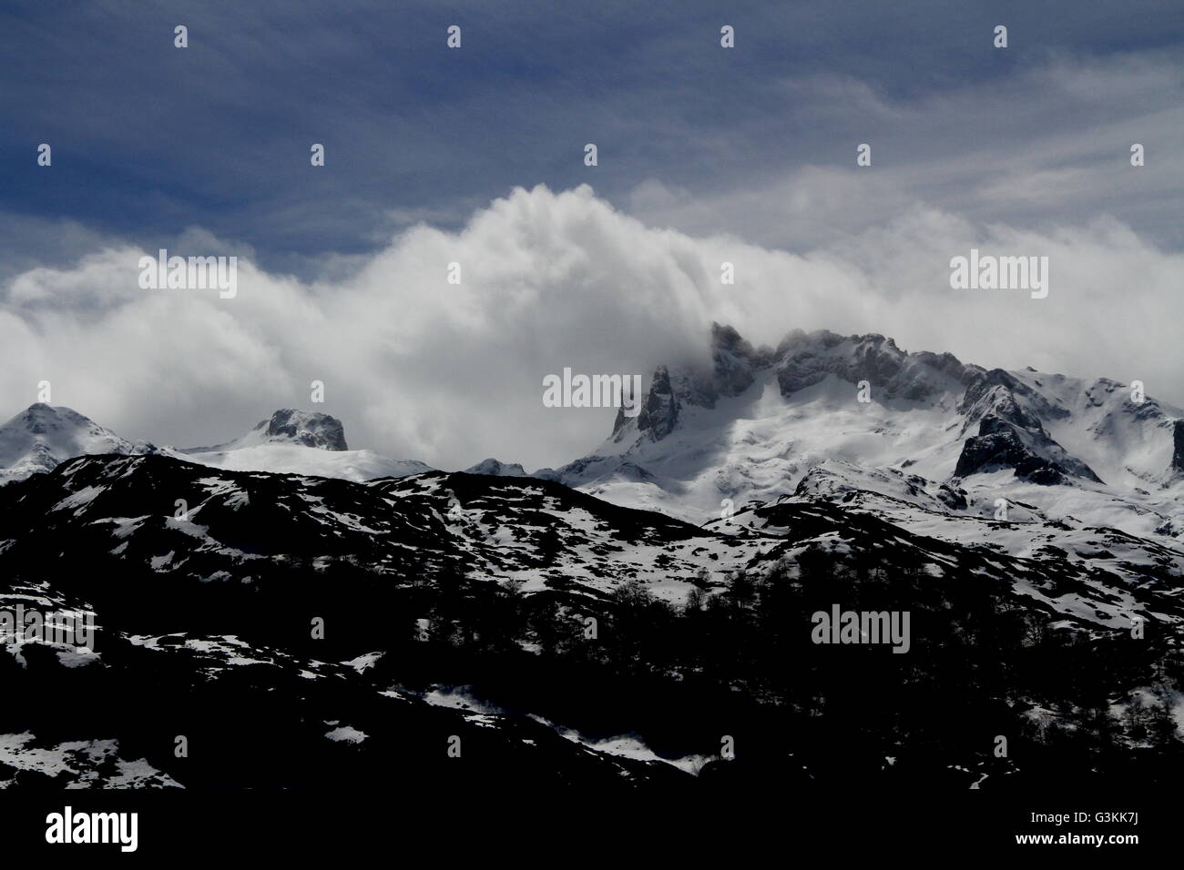 Asturias, Spain. 13th Apr, 2016. Spring in the national park of Picos ...