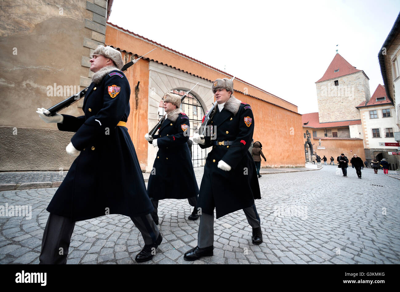 Guards marching in Prague Castle, Czech Republic Stock Photo - Alamy