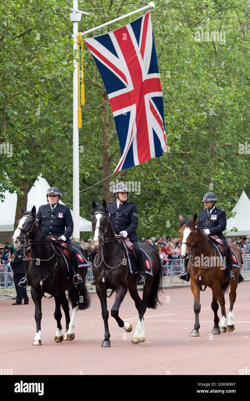 Mounted Police security London England Stock Photo - Alamy
