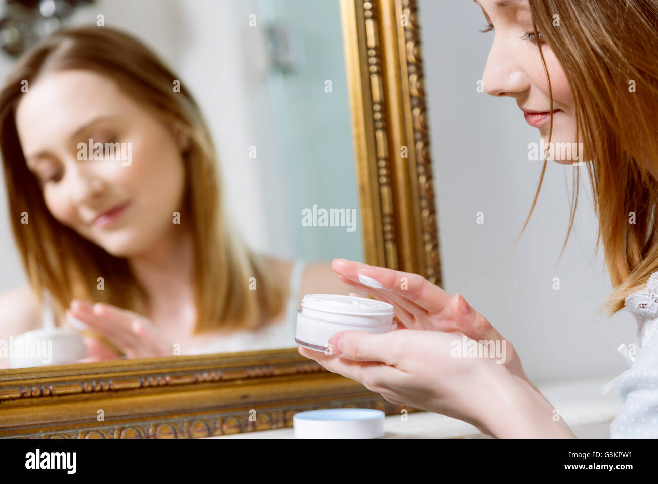 Holding face cream hi-res stock photography and images - Alamy