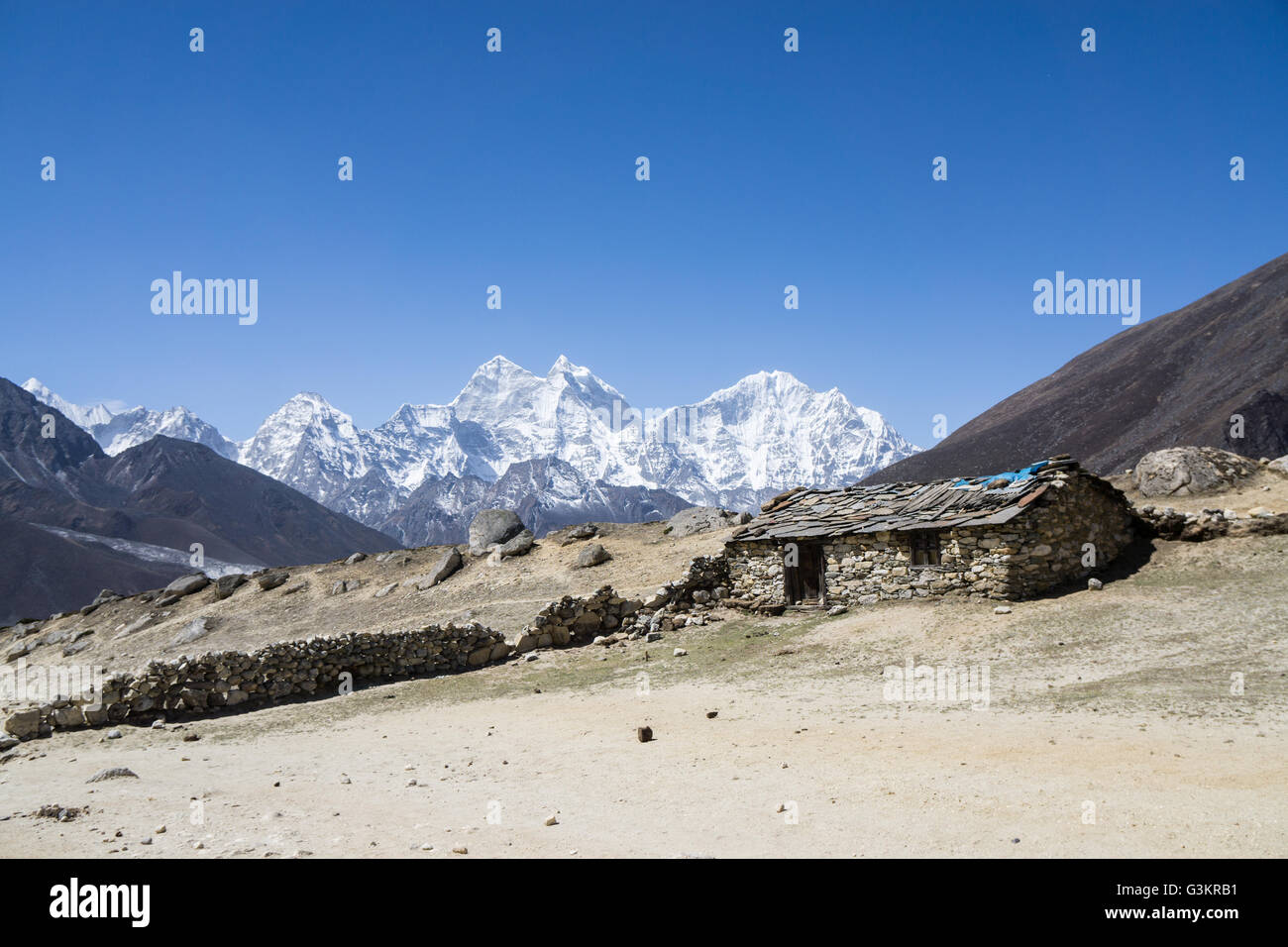 Hut in the Himalayas Stock Photo - Alamy