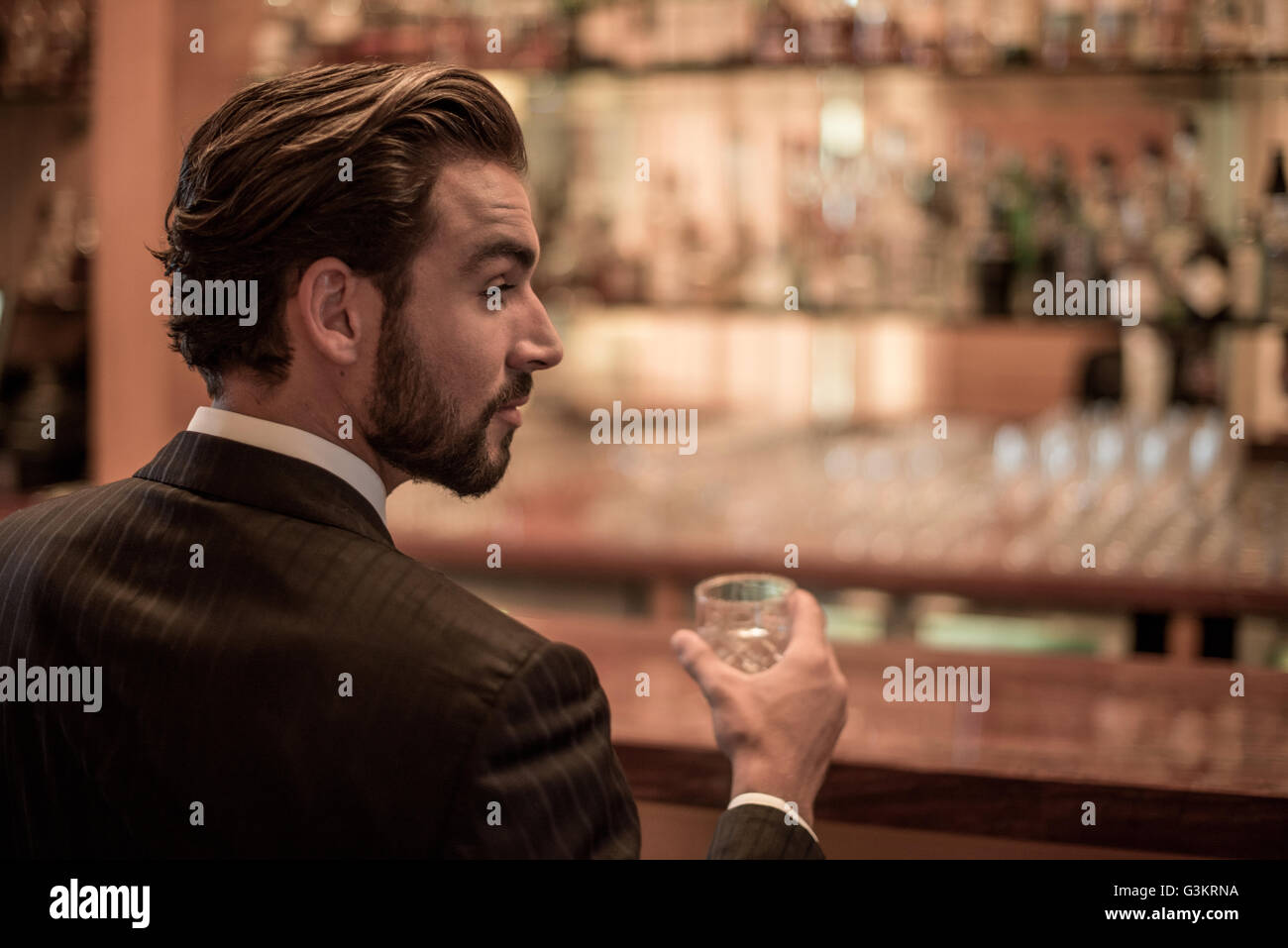 Hotel bar hi-res stock photography and images - Alamy