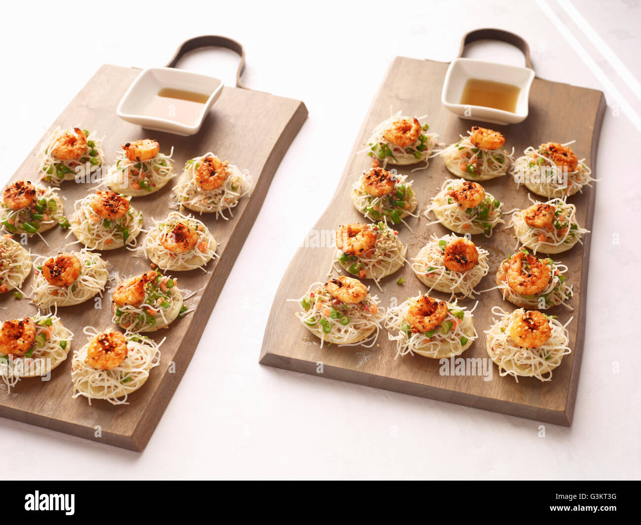 Sesame noodles and chilli prawn canapes with dipping sauce Stock Photo ...