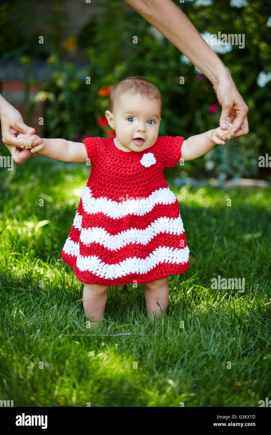 Baby first steps parents hi-res stock photography and images - Alamy