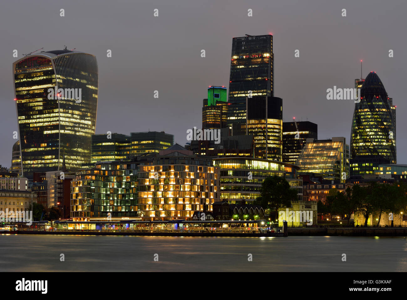 London city blocks hi-res stock photography and images - Alamy