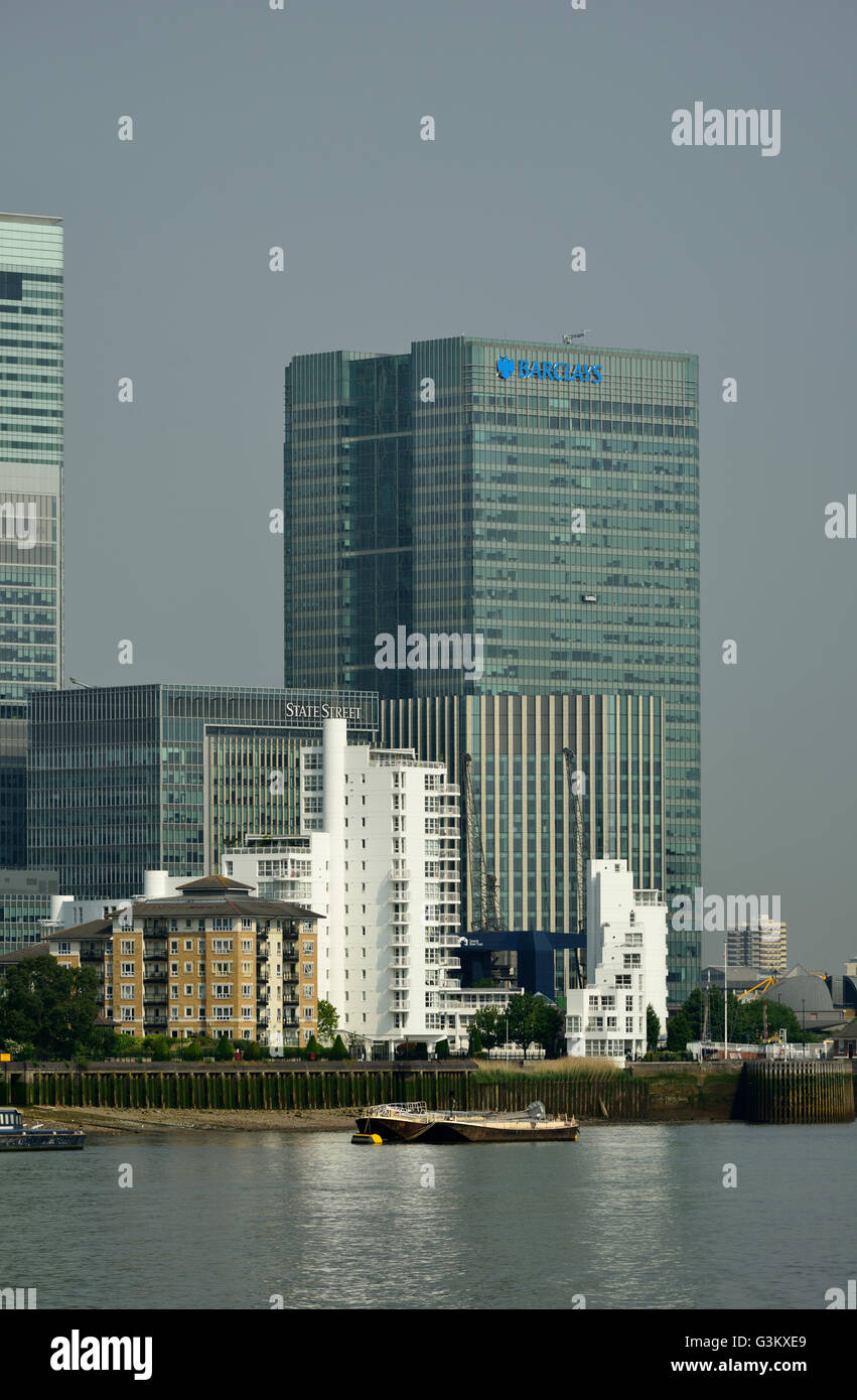 Canary wharf apartment block hi-res stock photography and images - Alamy