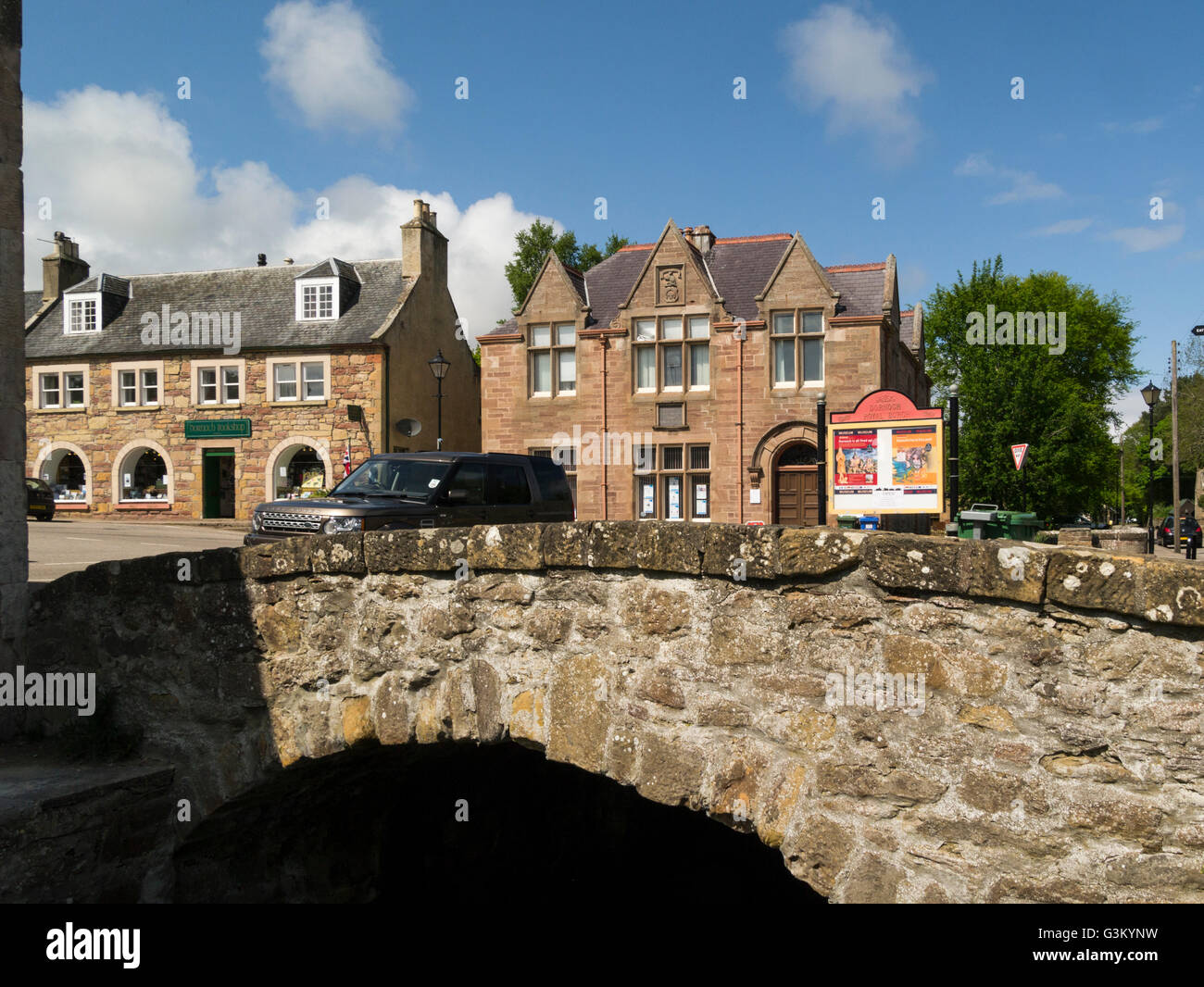 Small stone bridge hi-res stock photography and images - Alamy