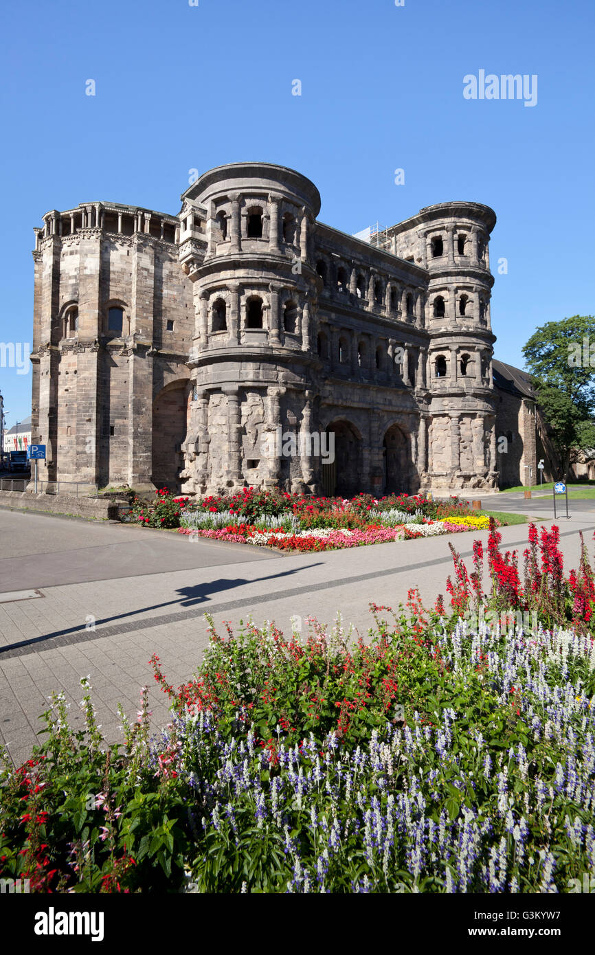 The Roman Porta Nigra city gate, Trier, Rhineland-Palatinate ...
