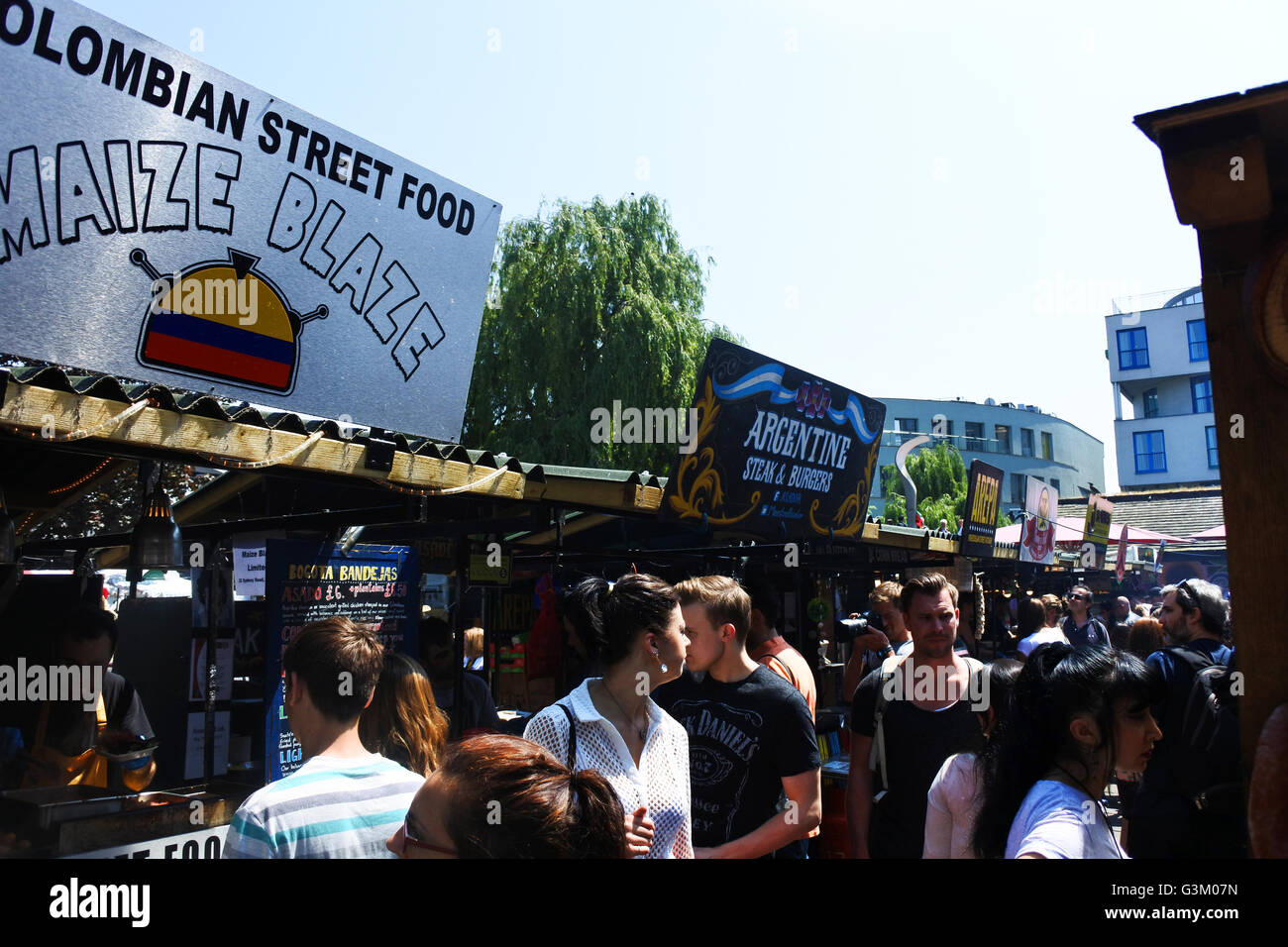 public browsing around the camden market stalls Stock Photo - Alamy