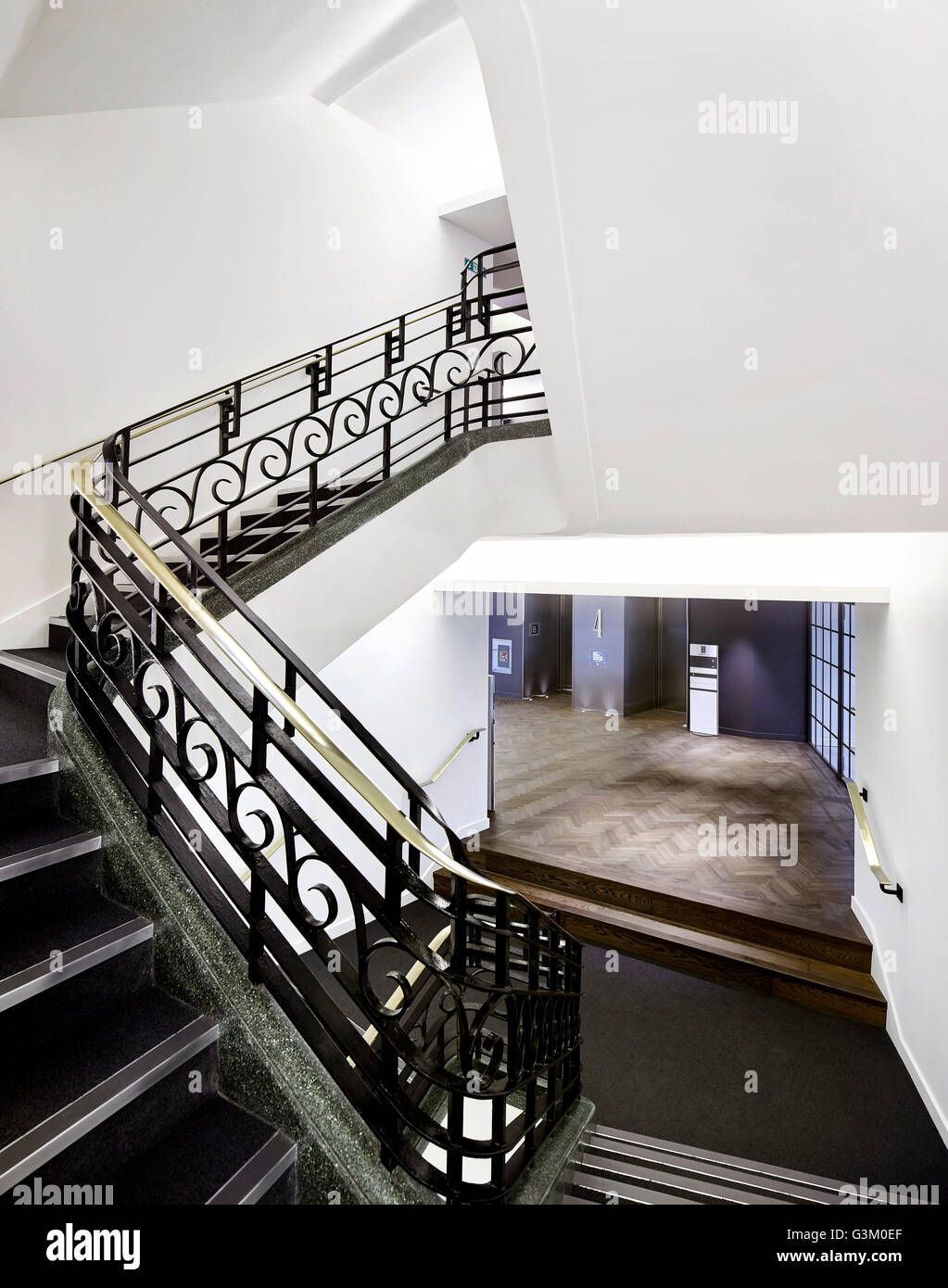 Elevator landing hi-res stock photography and images - Alamy