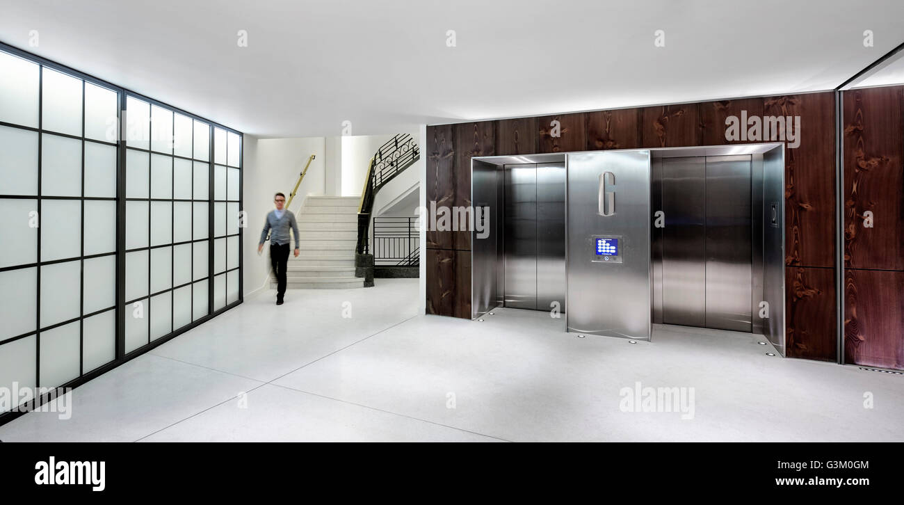 Elevator landing hi-res stock photography and images - Alamy
