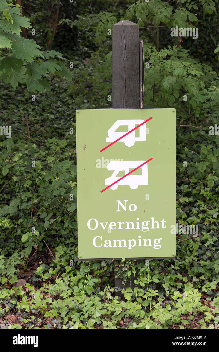 A no overnight camping sign at a UK caravan and camping site Stock ...