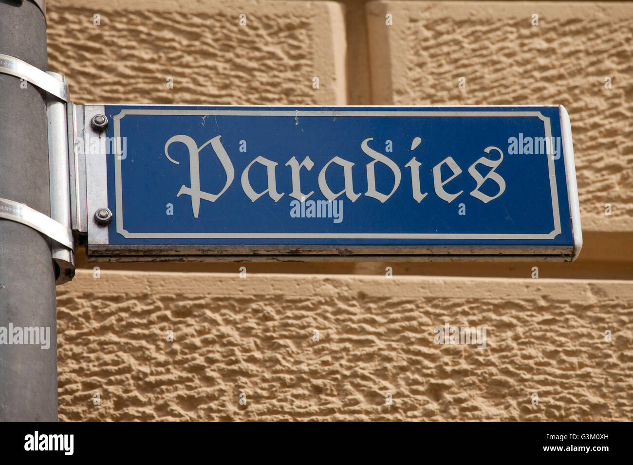 Paradise street sign hi-res stock photography and images - Alamy