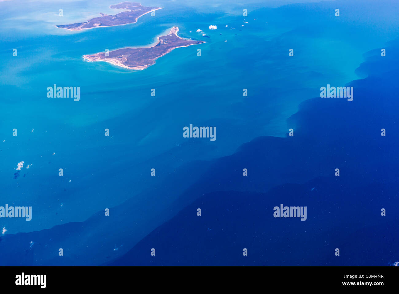 Airplane window lookout Stock Photo - Alamy