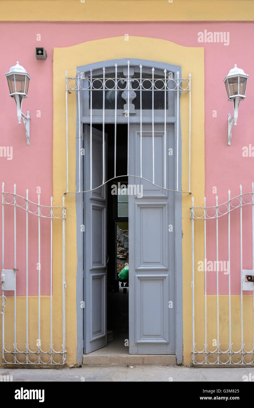 Traditional cuban buildings hi-res stock photography and images - Alamy