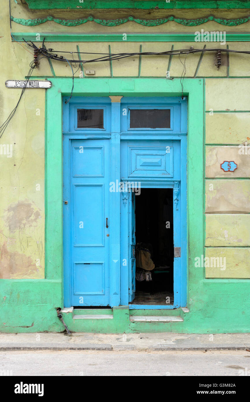 Traditional cuban buildings hi-res stock photography and images - Alamy