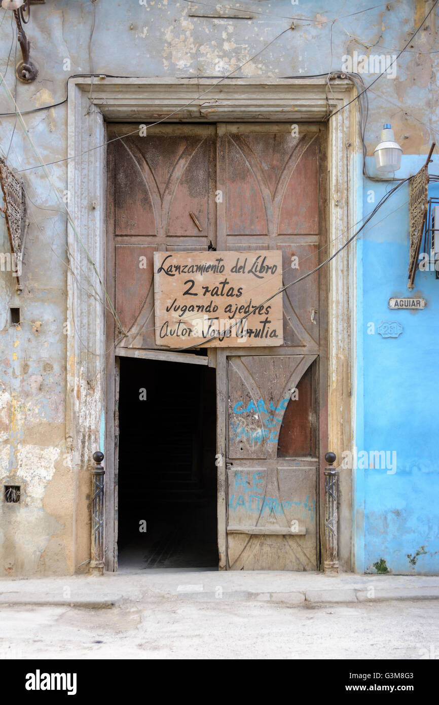 Old weathered brown wooden door in Old Havana, Cuba Stock Photo - Alamy