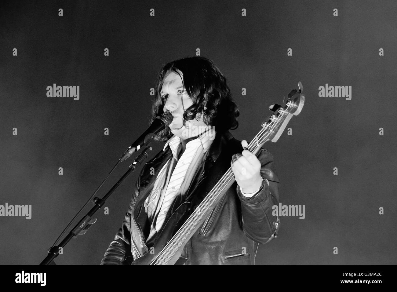 Jamie cook arctic monkeys hi-res stock photography and images - Alamy