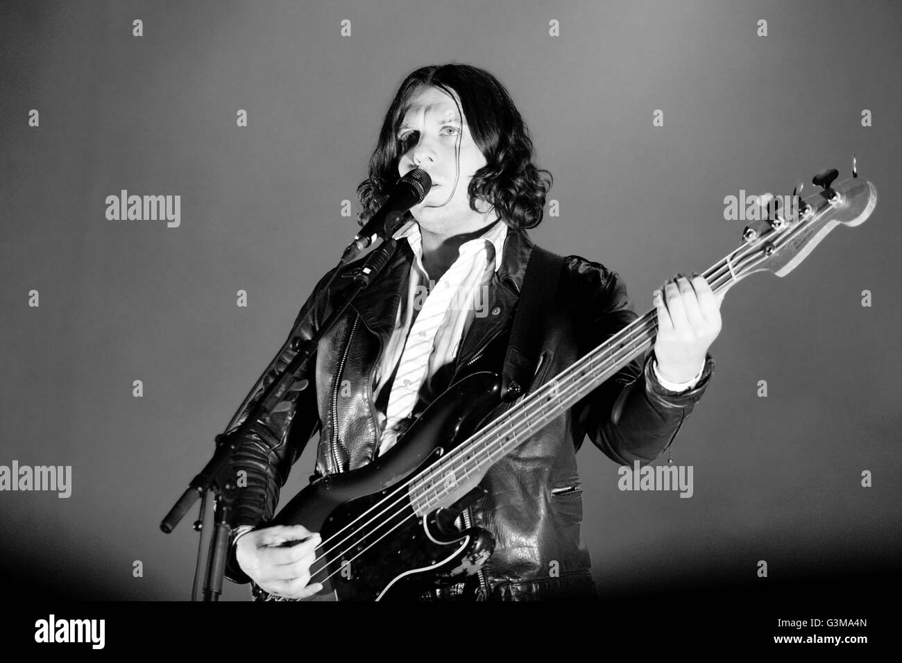 Jamie cook guitarist arctic monkeys hi-res stock photography and images ...