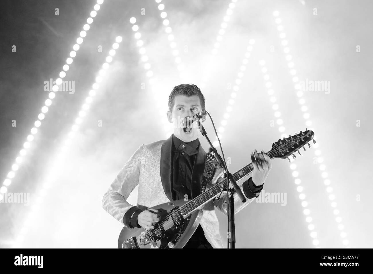 Alex turner hi-res stock photography and images - Alamy