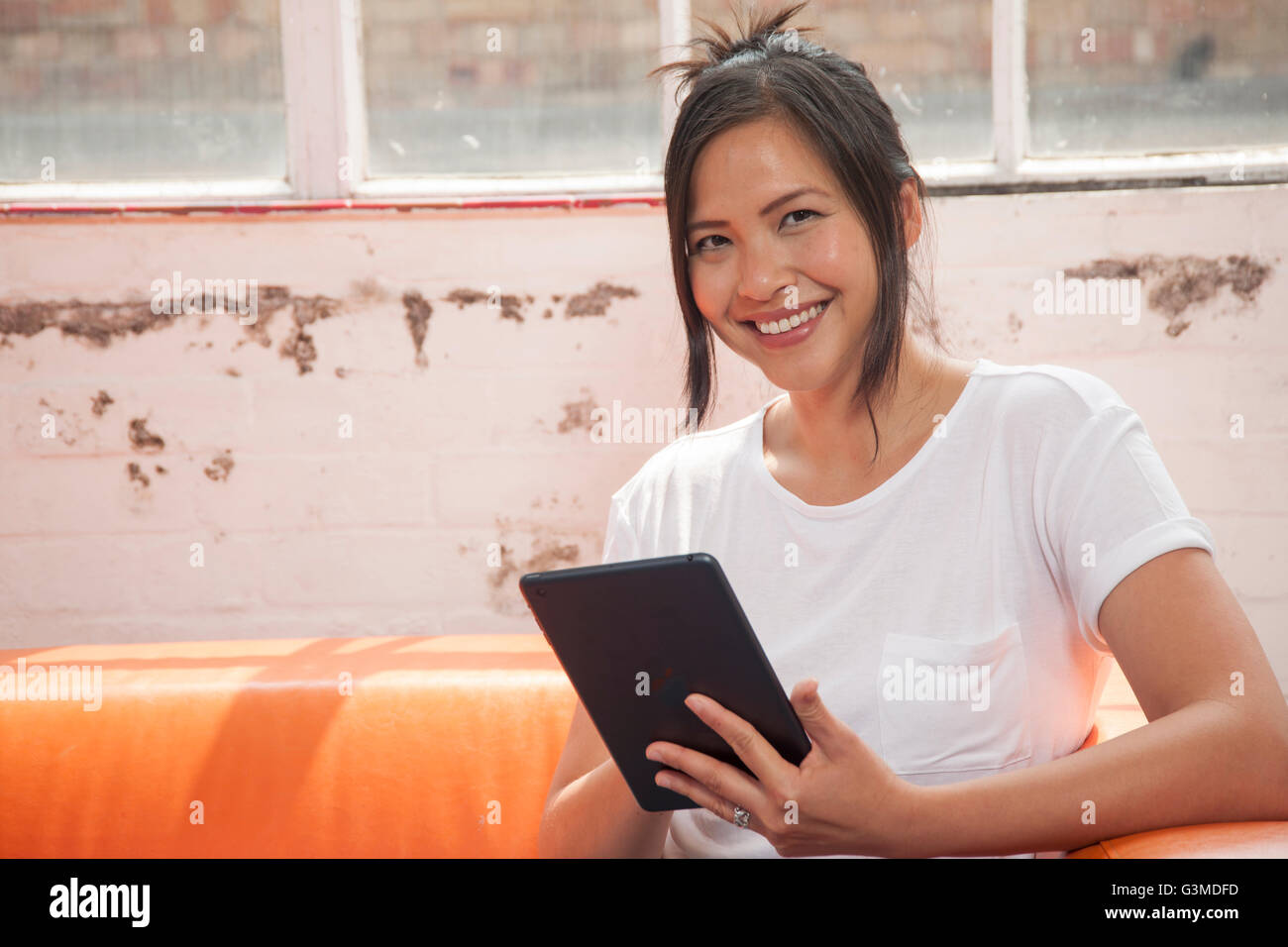 Woman using ipad sofa hi-res stock photography and images - Alamy