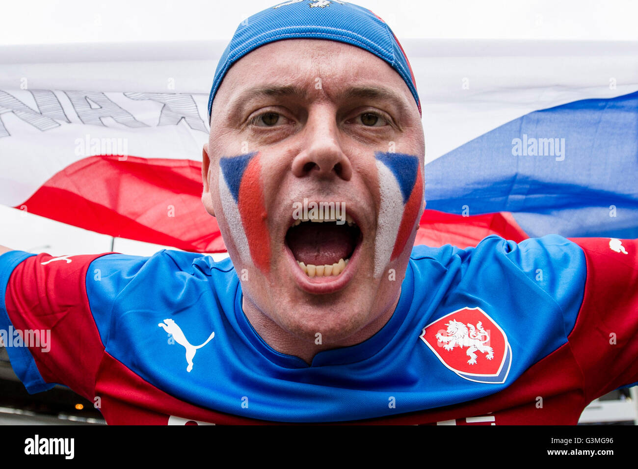 Soccer championships hi-res stock photography and images - Alamy