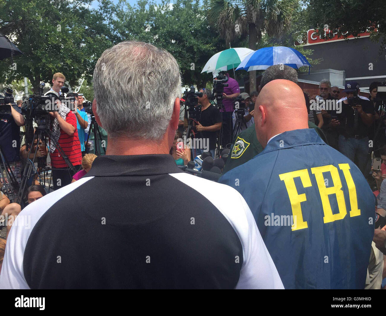 Fbi police officer hi-res stock photography and images - Alamy