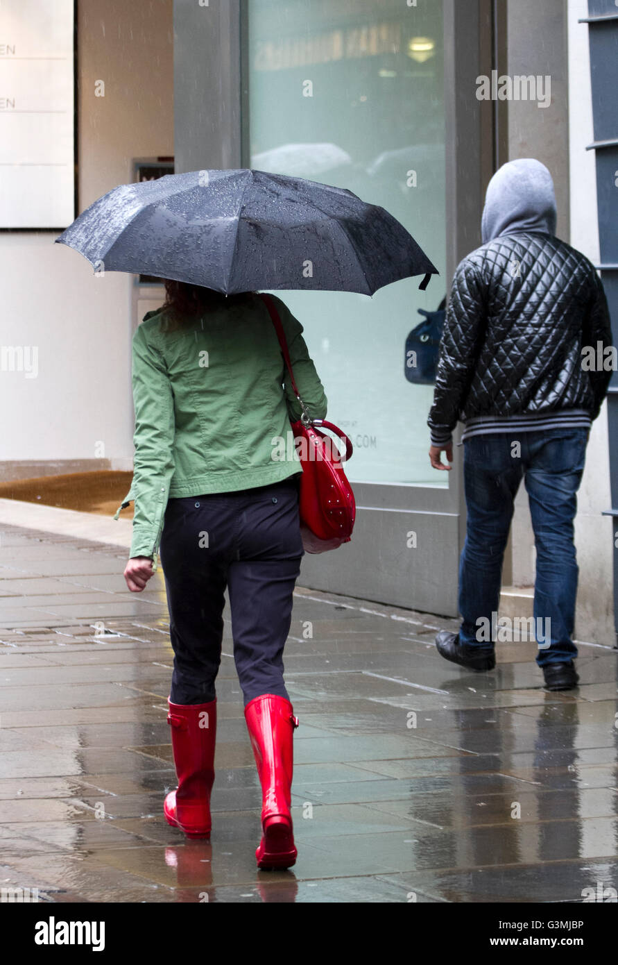 Yellow warning heavy rain forecast hi-res stock photography and images ...
