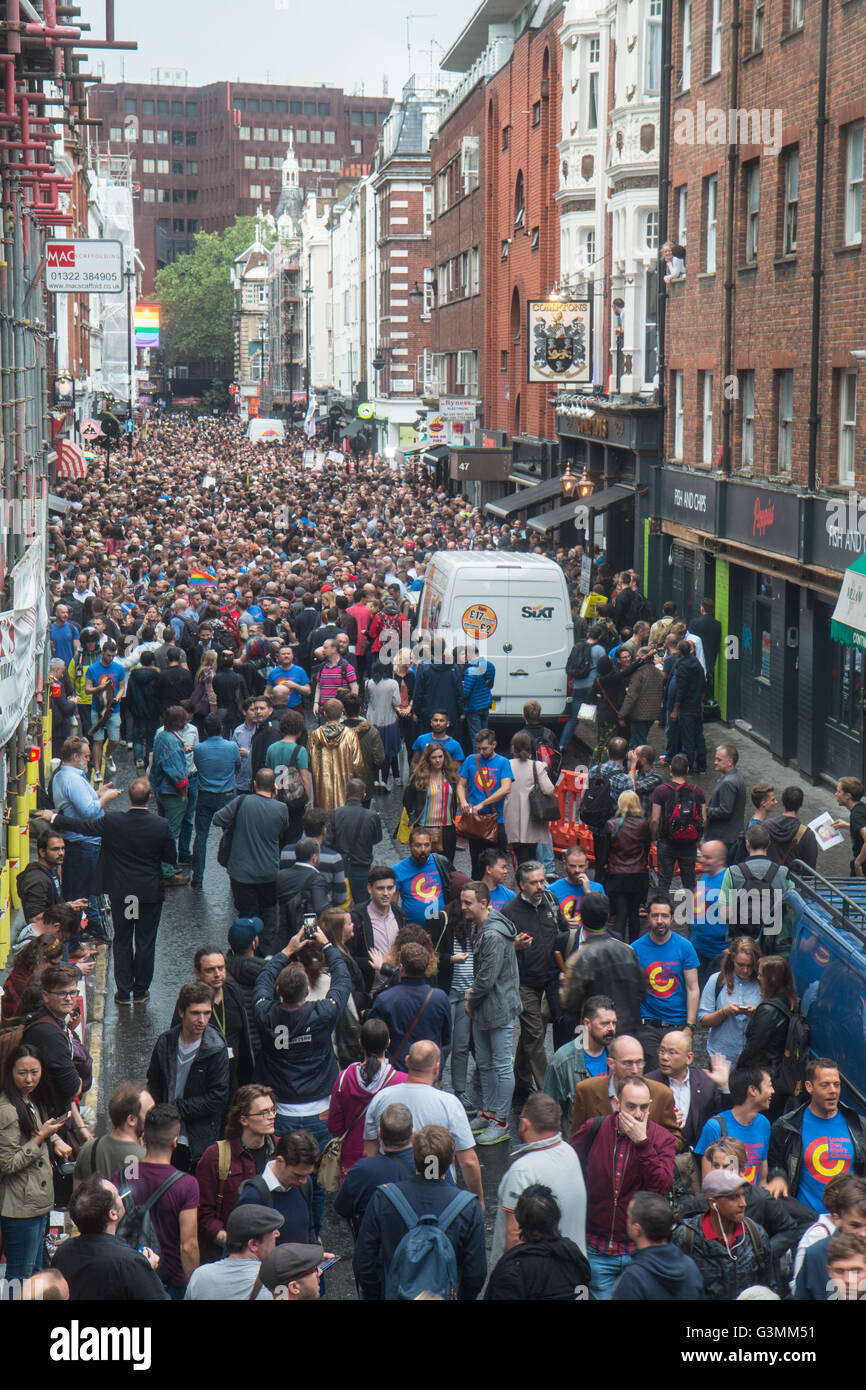 Pulse of the crowd hi-res stock photography and images - Alamy