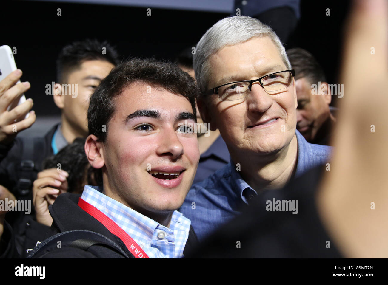 Tim cook 2016 hi-res stock photography and images - Alamy