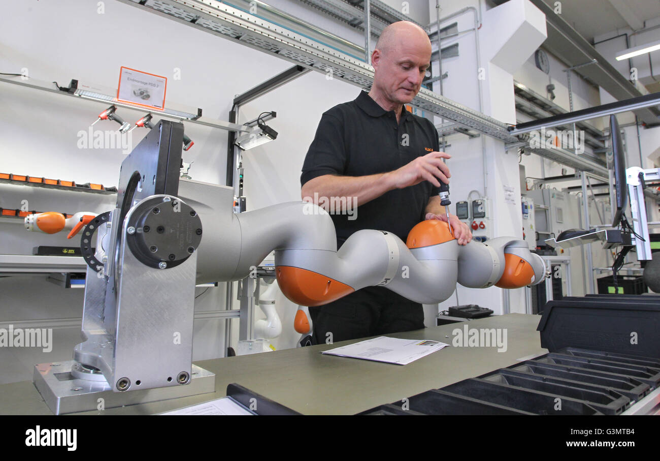 Kuka manufacturing hi-res stock photography and images - Alamy