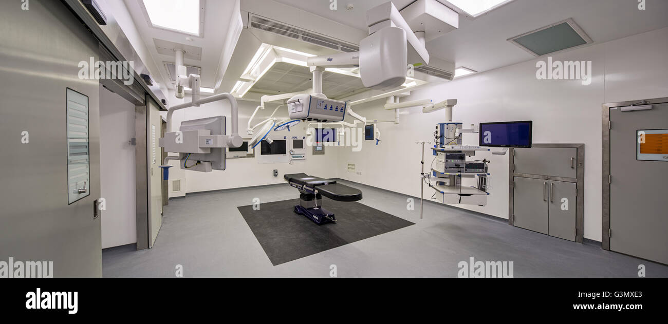 Operating theatre at Queen Elizabeth Hospital in Kings Lynn Stock Photo ...