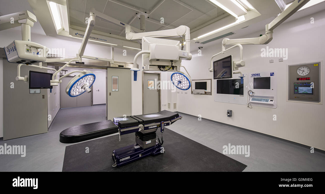 Operating theatre at Queen Elizabeth Hospital in Kings Lynn Stock Photo ...