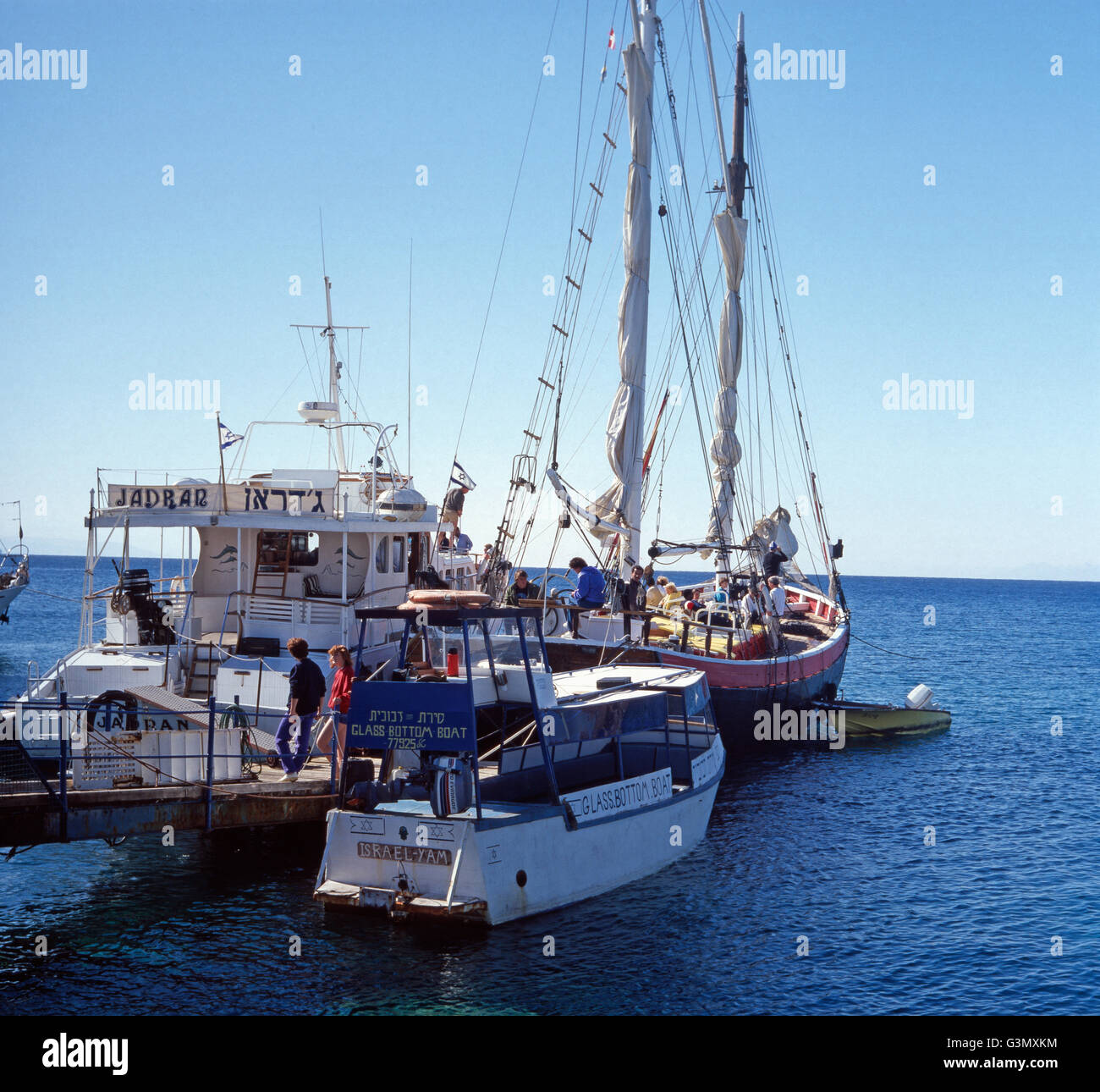 Eine Schiffstour in Eilat am Roten Meer, Israel 1980er Jahre. A boat ...