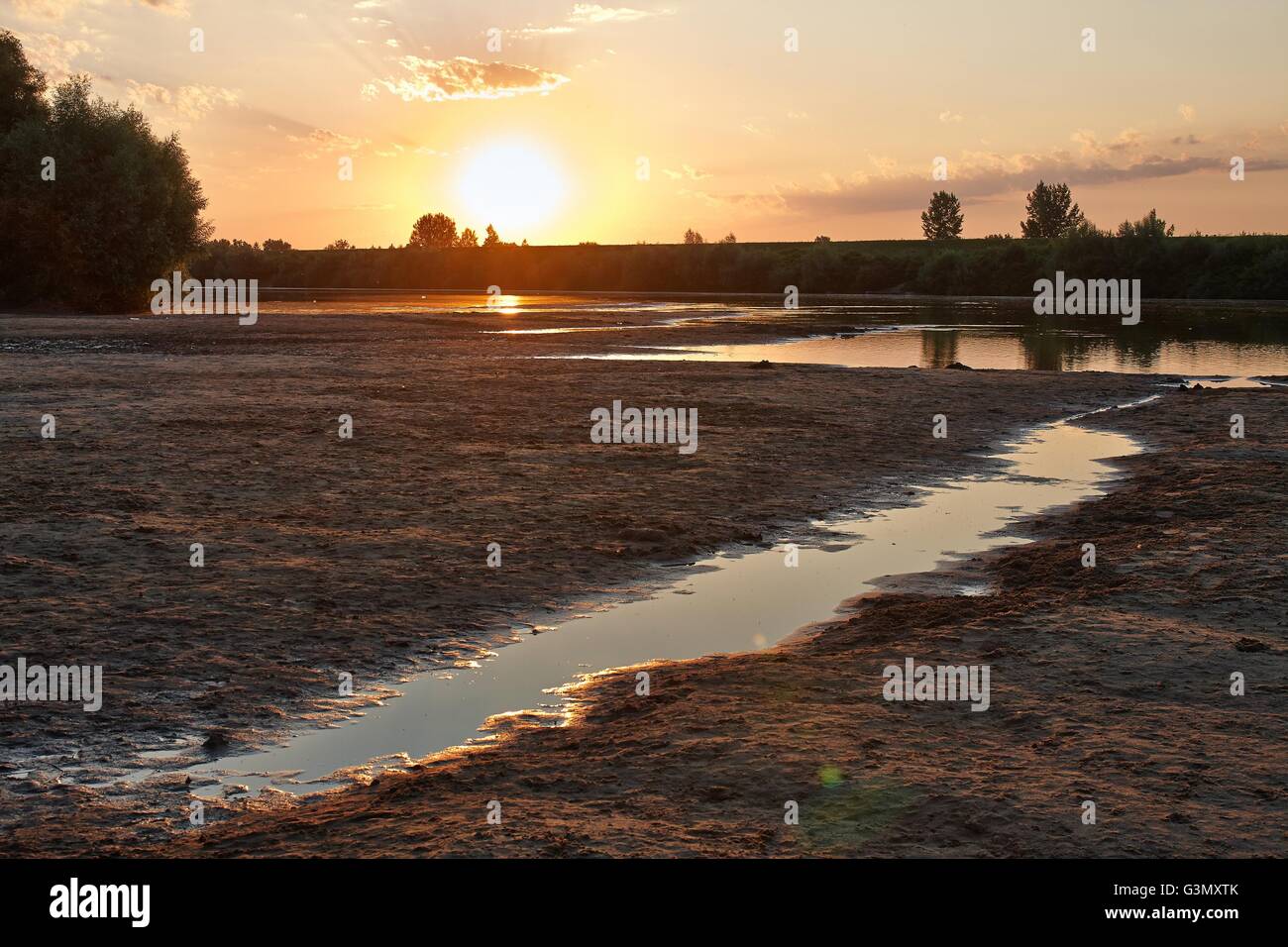 Beautiful sunset river trees hi-res stock photography and images - Alamy