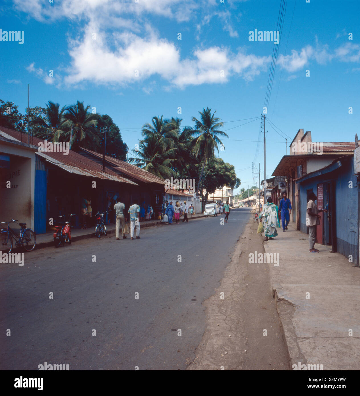 Straßen in Andoany, der Hauptstadt von Nosy Be, Madagaskar 1989. The ...