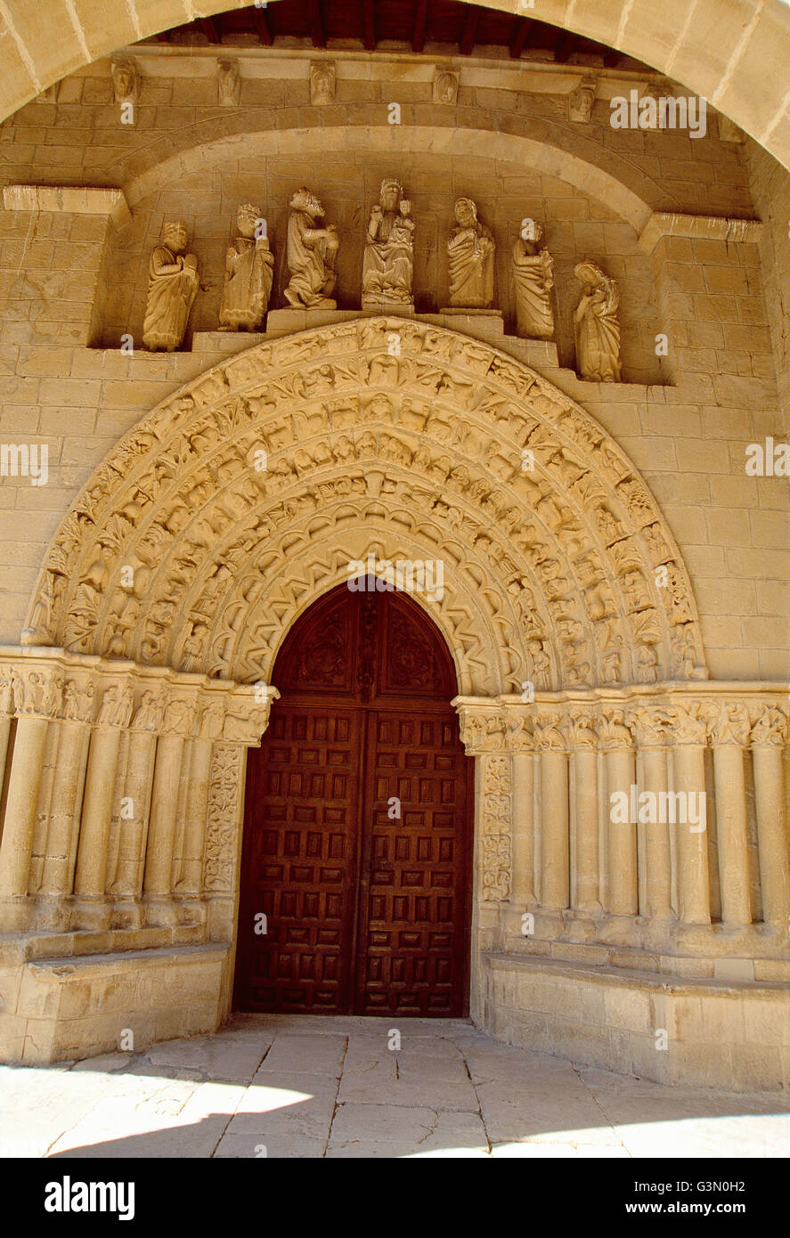 Romanesque facade hi-res stock photography and images - Alamy