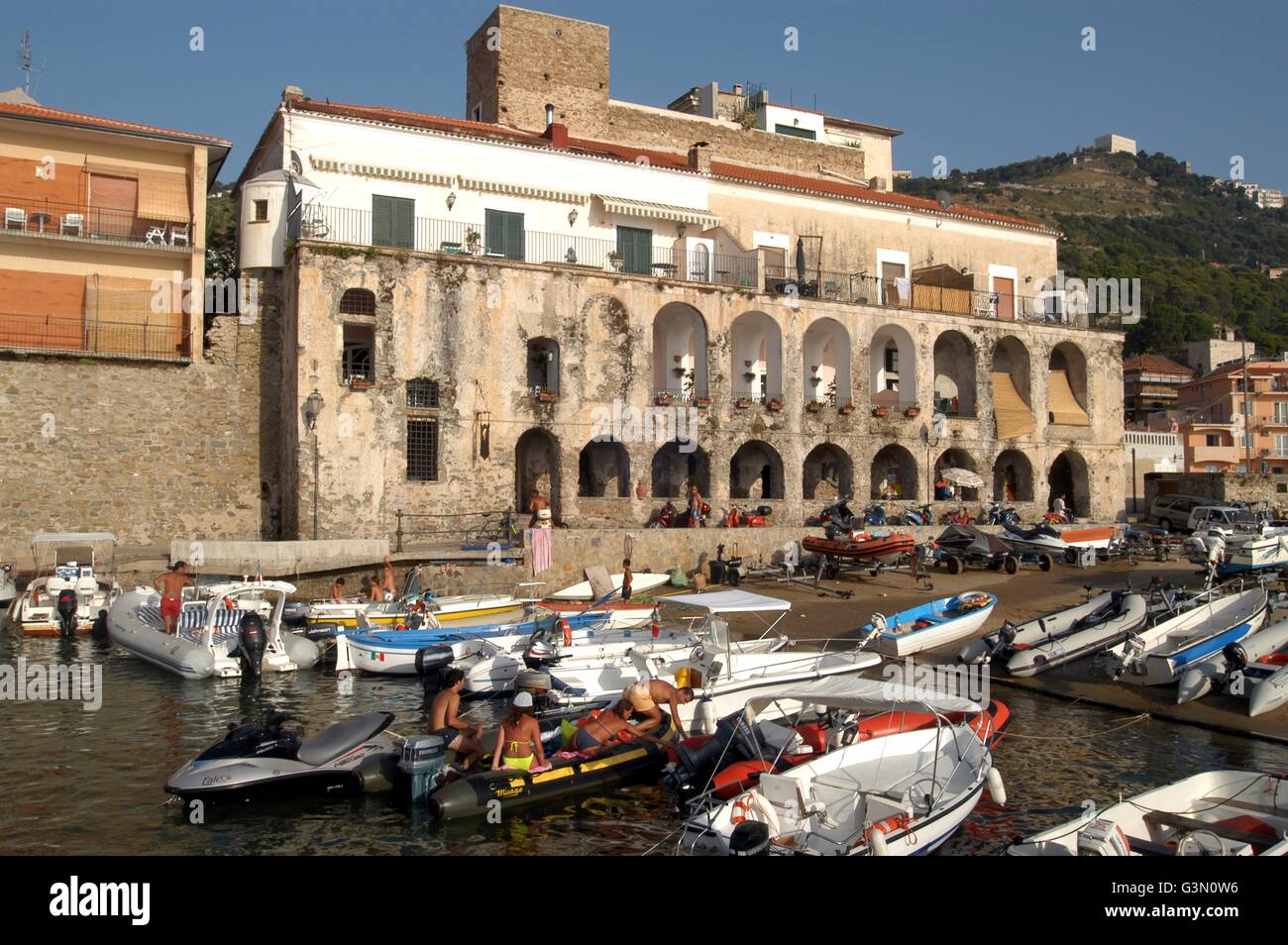 Acciaroli harbour hi-res stock photography and images - Alamy