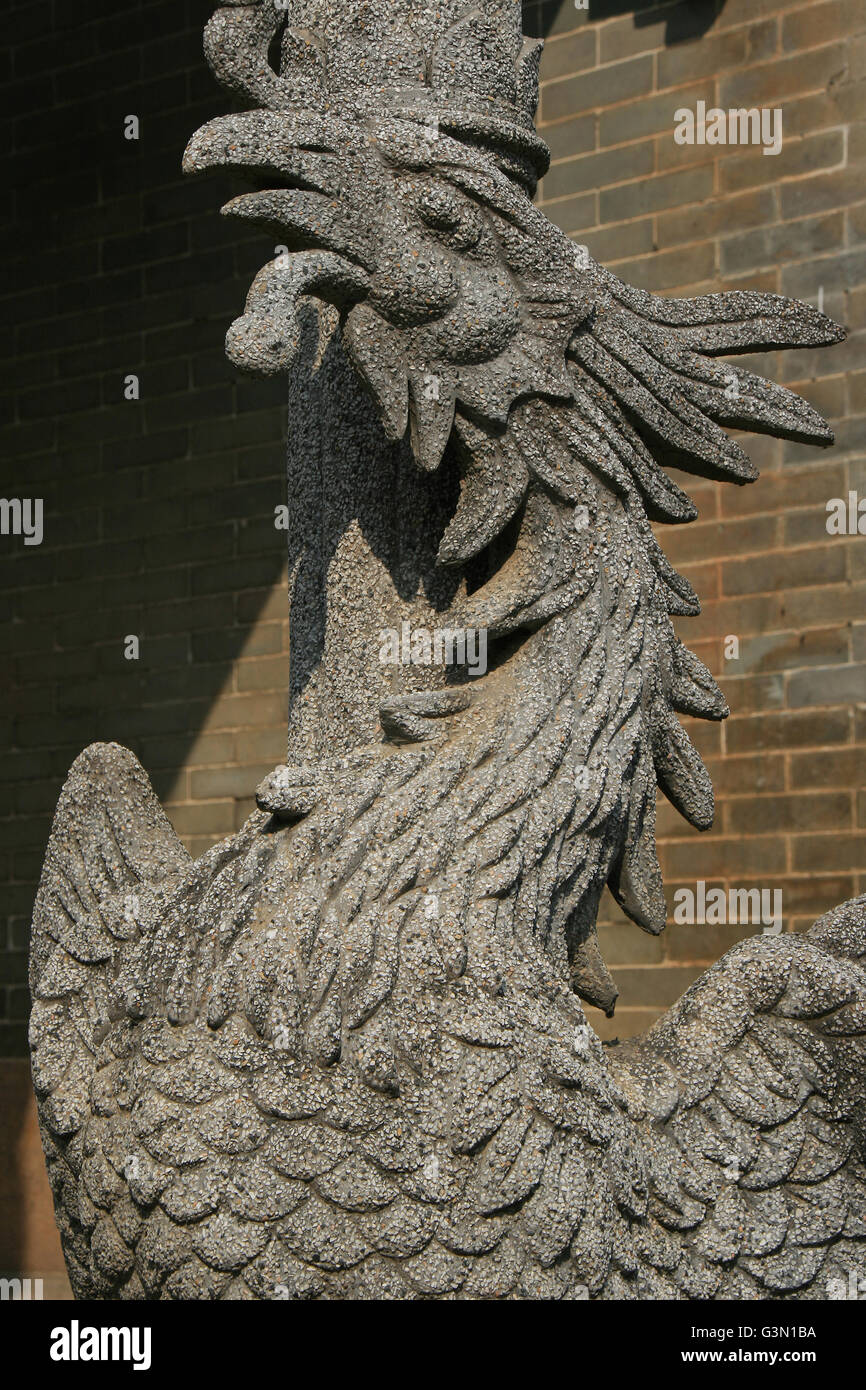 Sculptured phoenix decorating a pillar in a Chinese pavilion in Hoi An ...