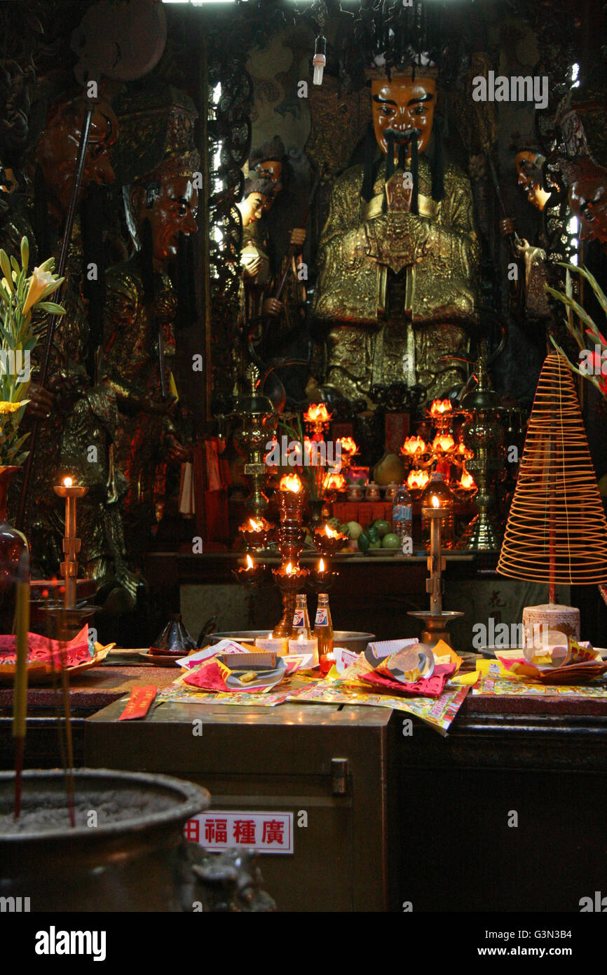 Jade statue emperor hi-res stock photography and images - Alamy