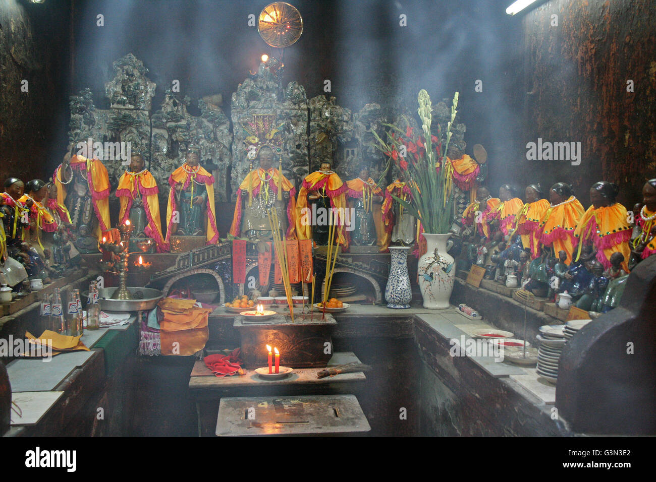 Statues jade emperor pagoda hi-res stock photography and images - Alamy