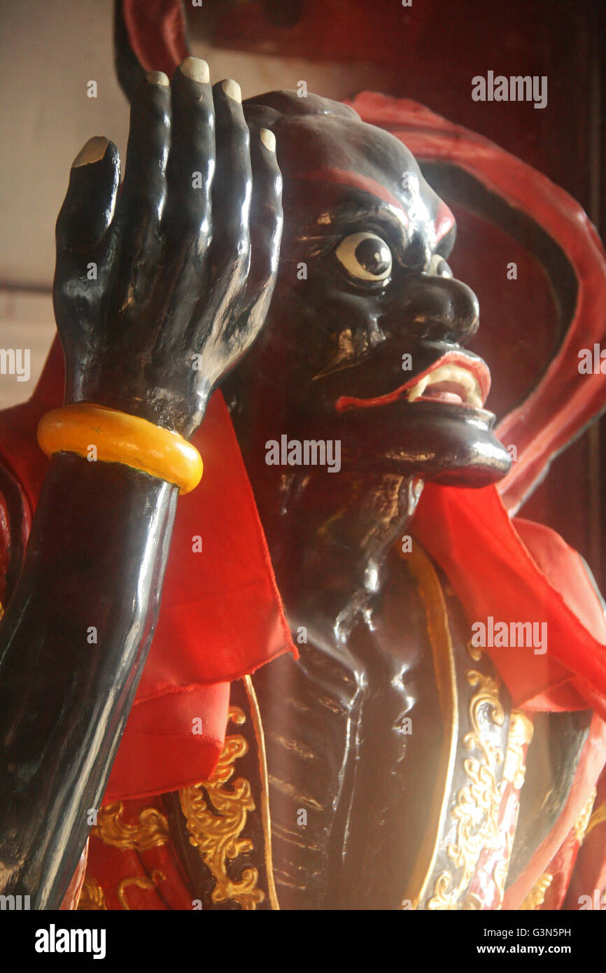 Red devil statue hi-res stock photography and images - Alamy
