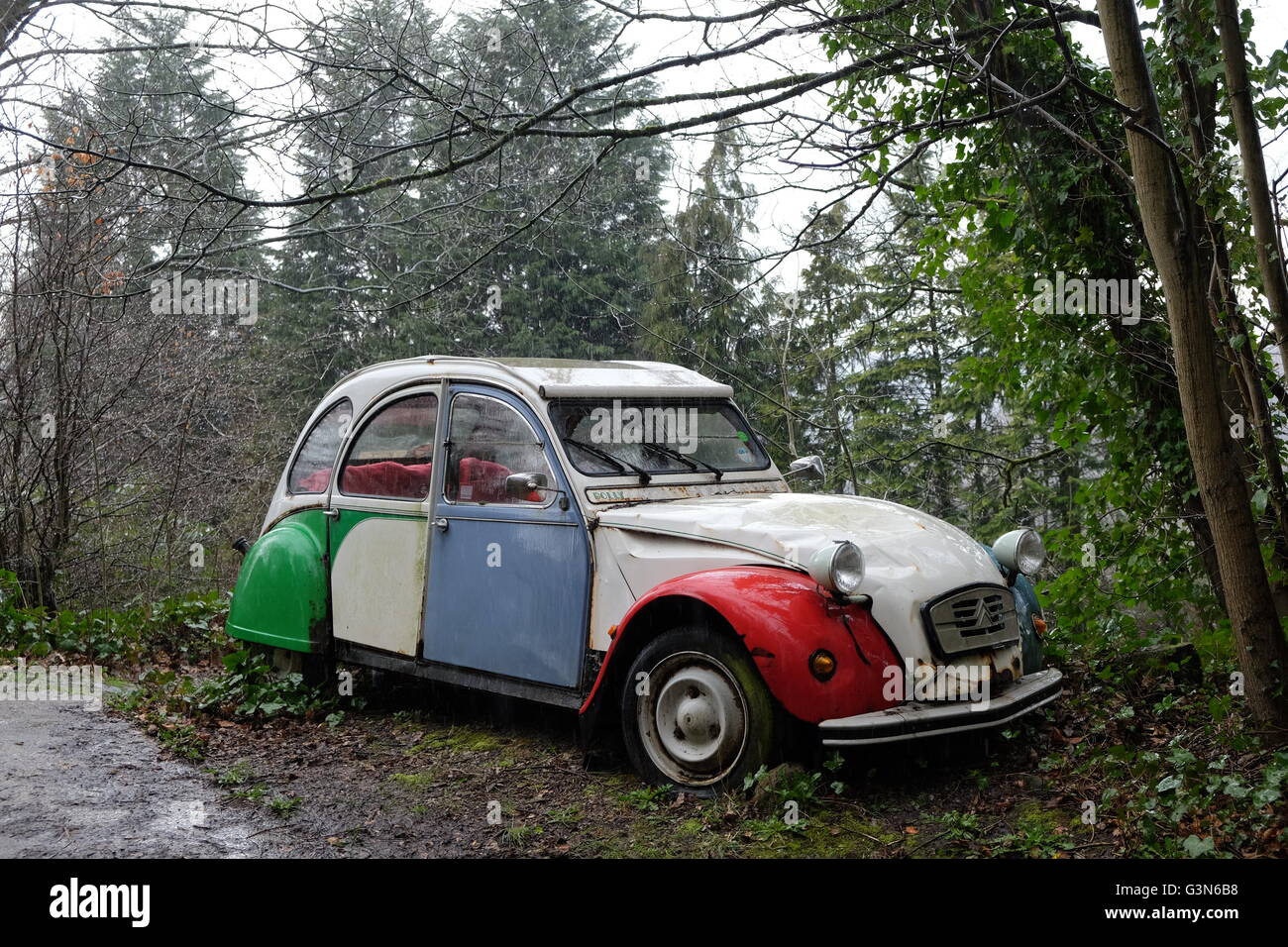 Citroen 2cv hi-res stock photography and images - Alamy