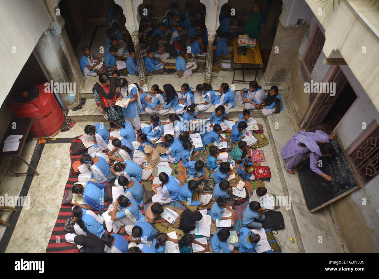 Government school building india hi-res stock photography and images ...