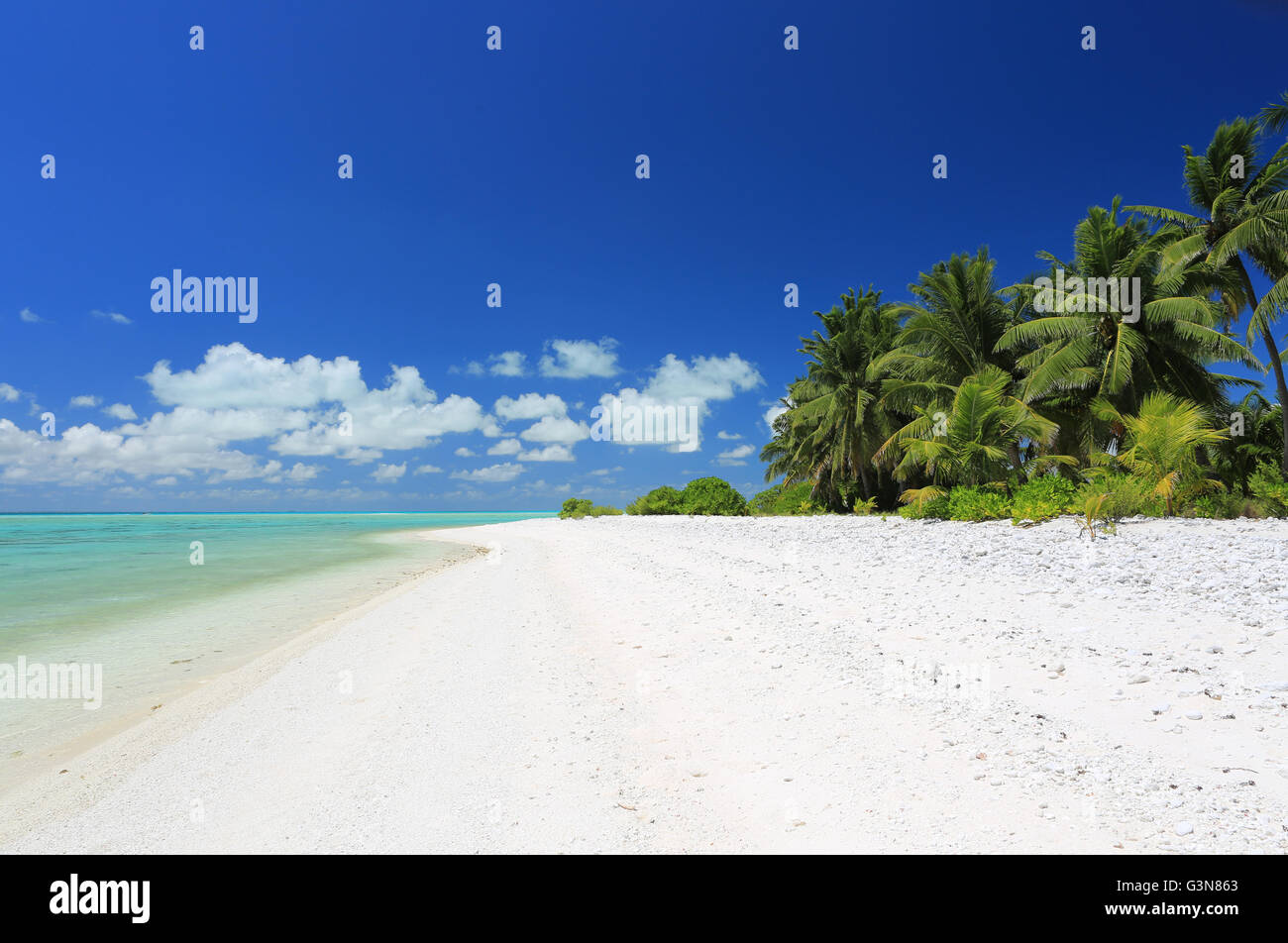 Remote island beach hi-res stock photography and images - Alamy