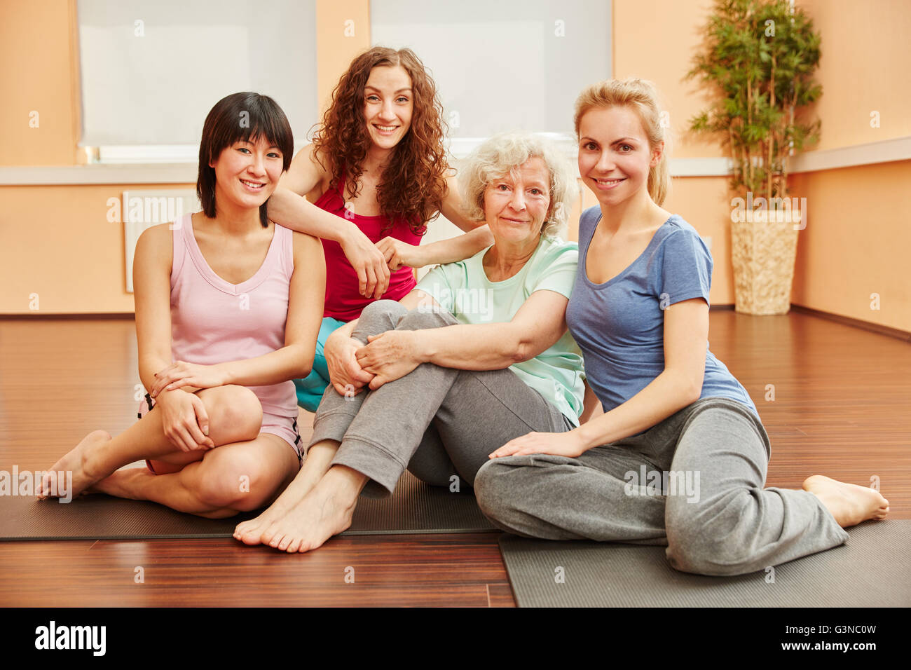 Happy women in yoga class at fitness studio Stock Photo - Alamy