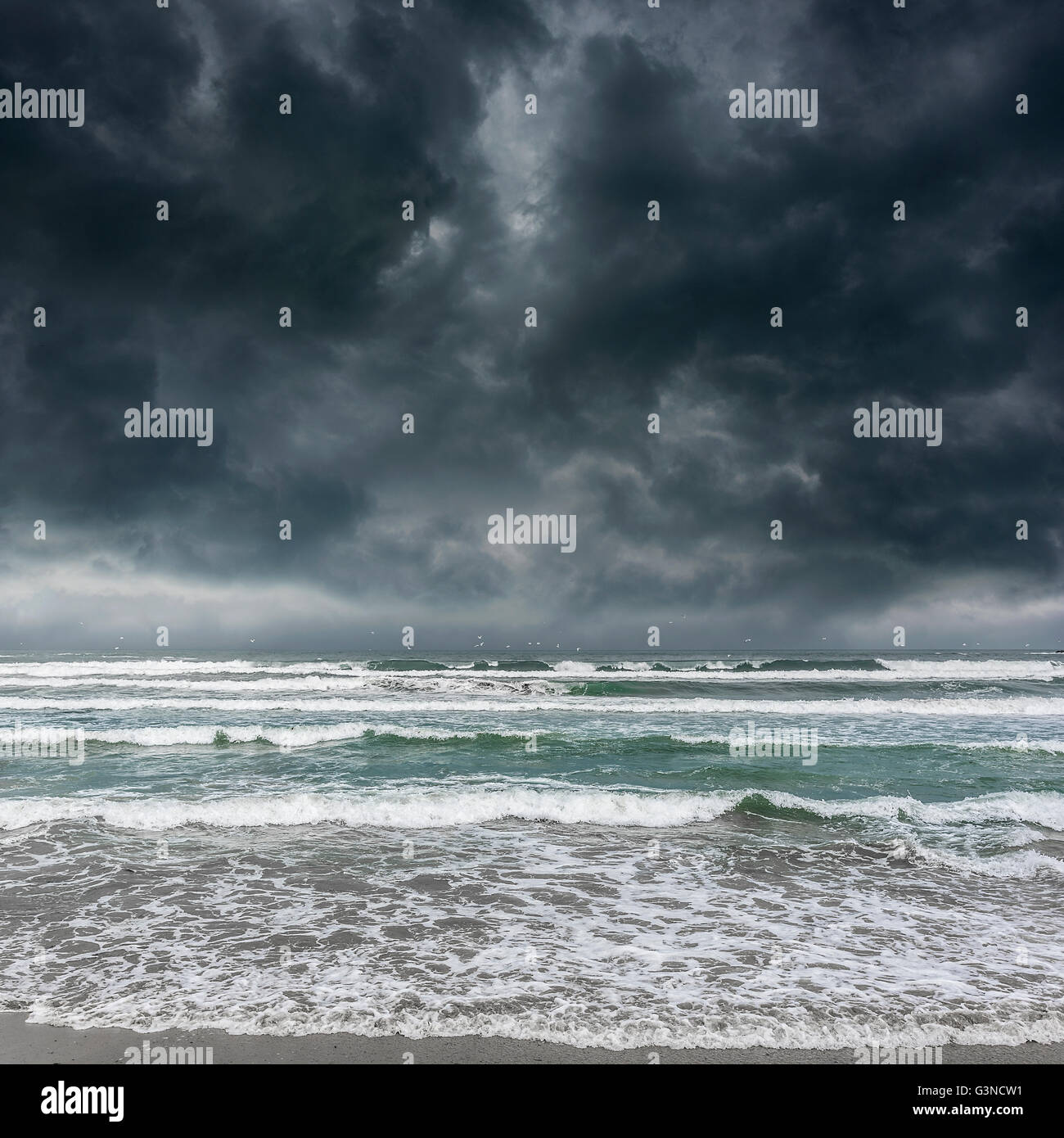 Dark stormy sky hi-res stock photography and images - Alamy