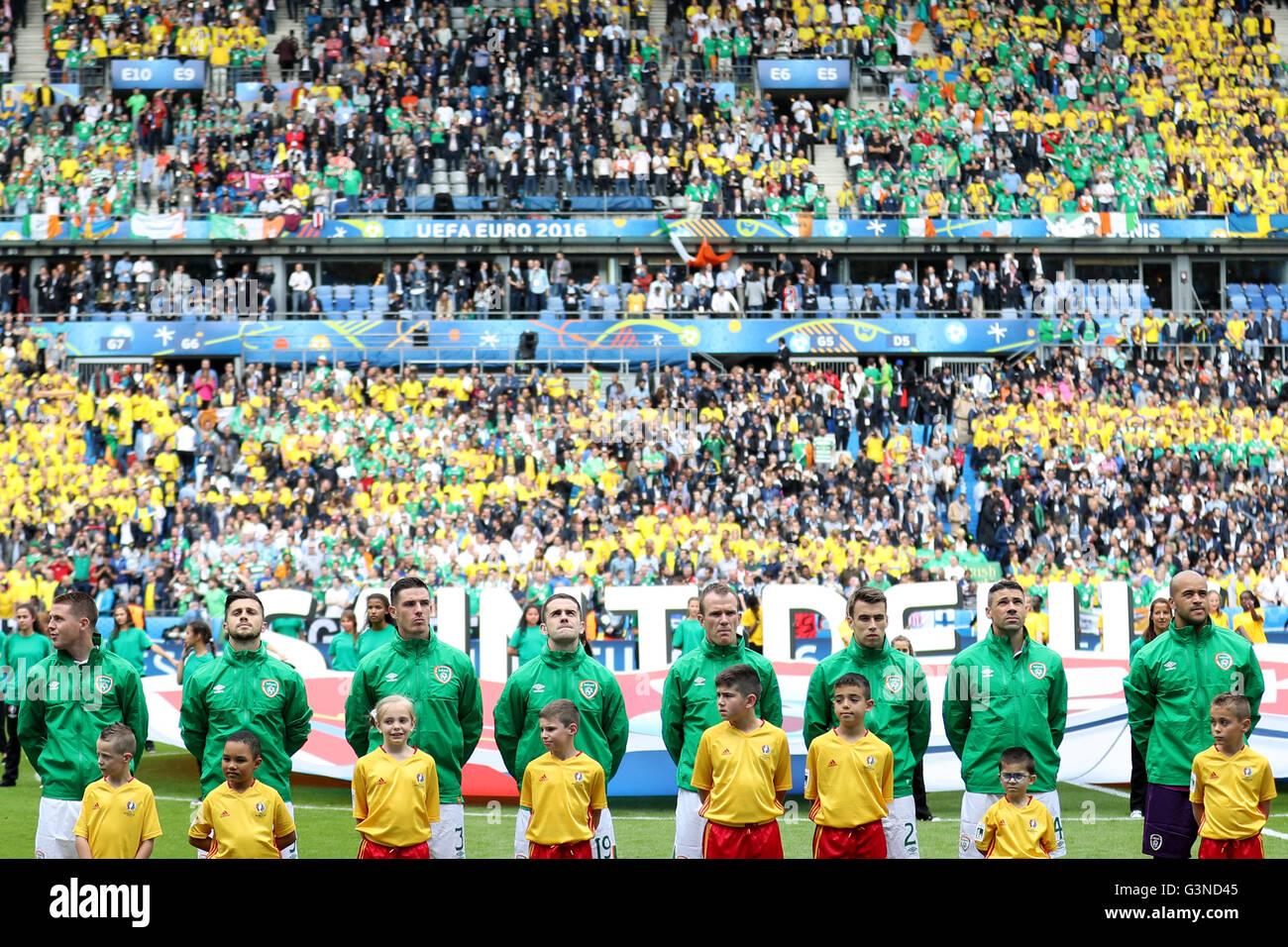 Republic of Ireland players line up with mascots prior to kick off ...