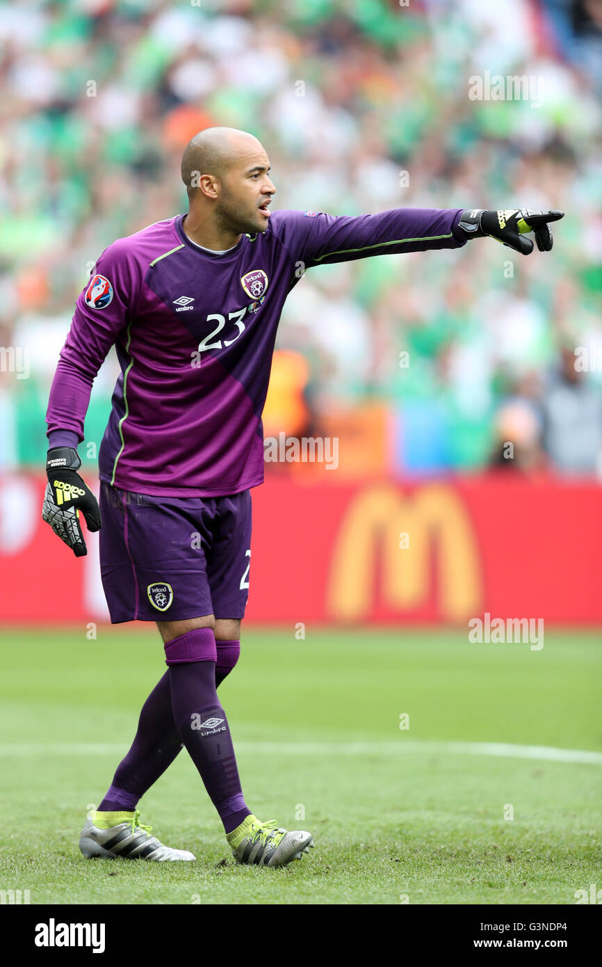 Republic of ireland goalkeeper darren randolph hi-res stock photography ...